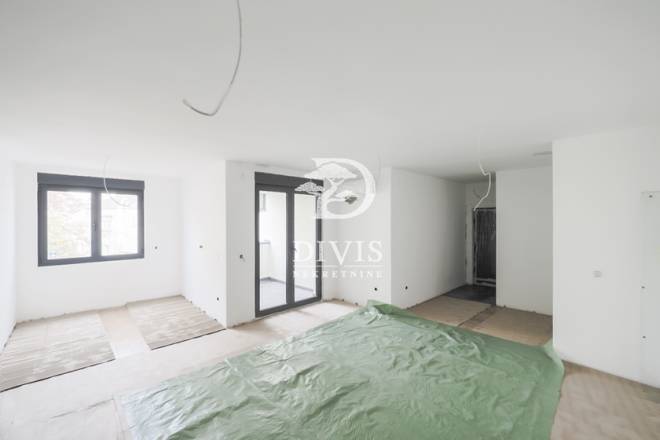 Stan prodaja Sazonova Crveni krst 55m2 - 192500