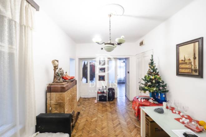 Salonski stan na prodaju u Svetogorskoj ulici